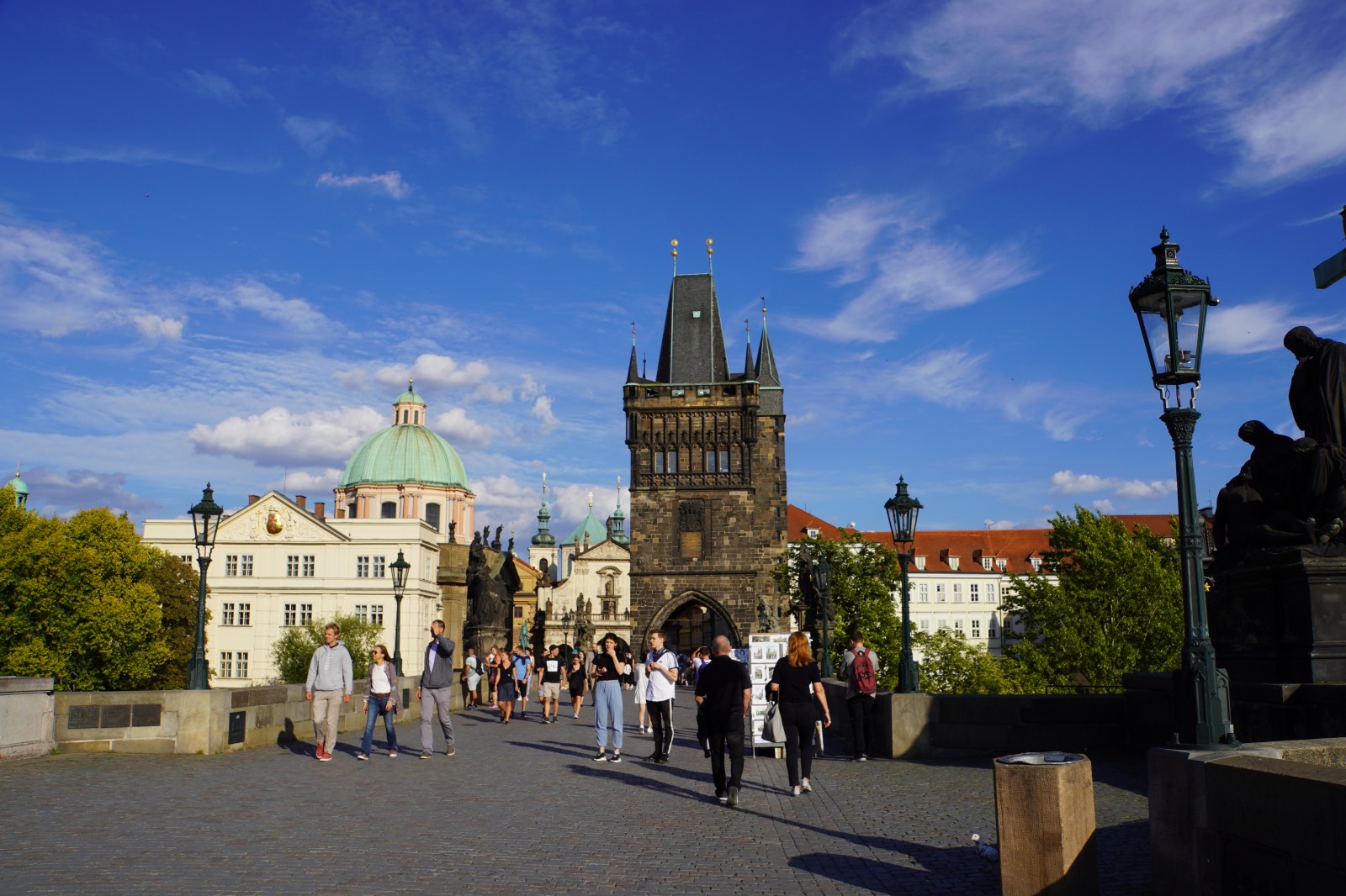 Spaziergang über die Karlsbrücke / Charlesbridge in Prag