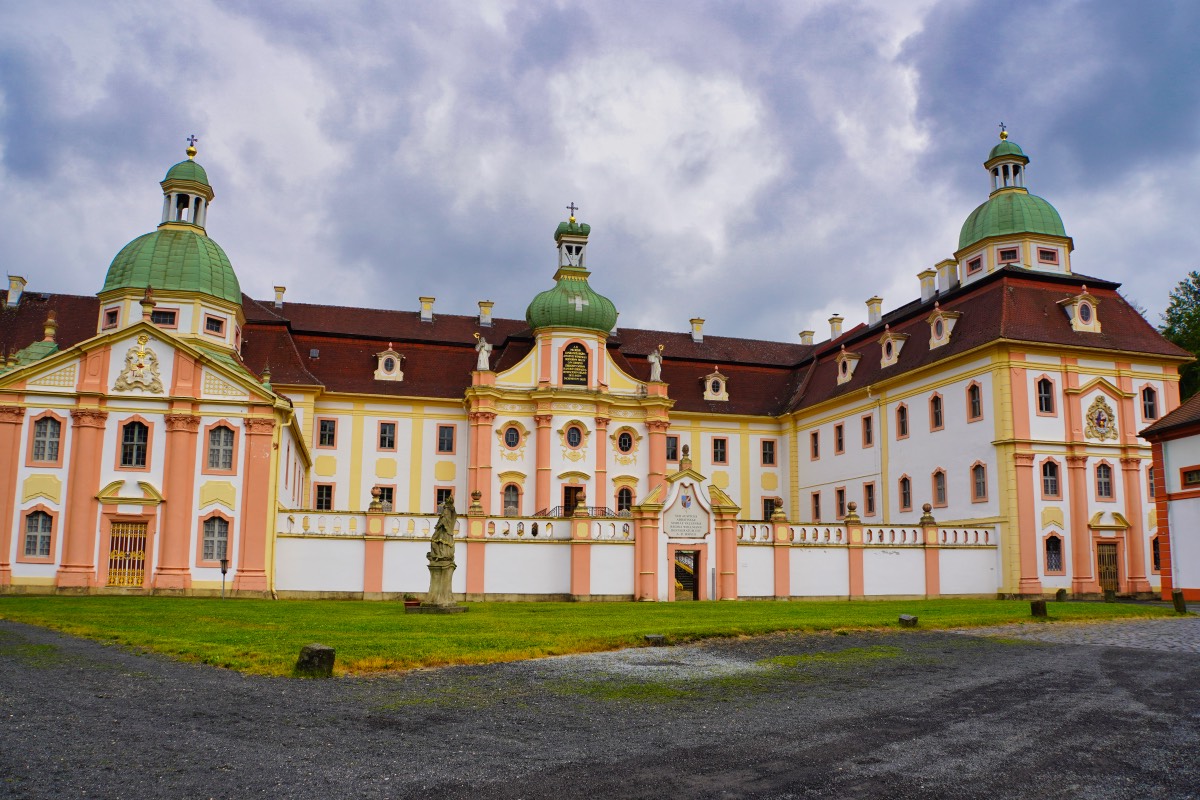 Kloster St.Marienthal: Ort der Besinnung mit Übernachtungsmöglichkeit