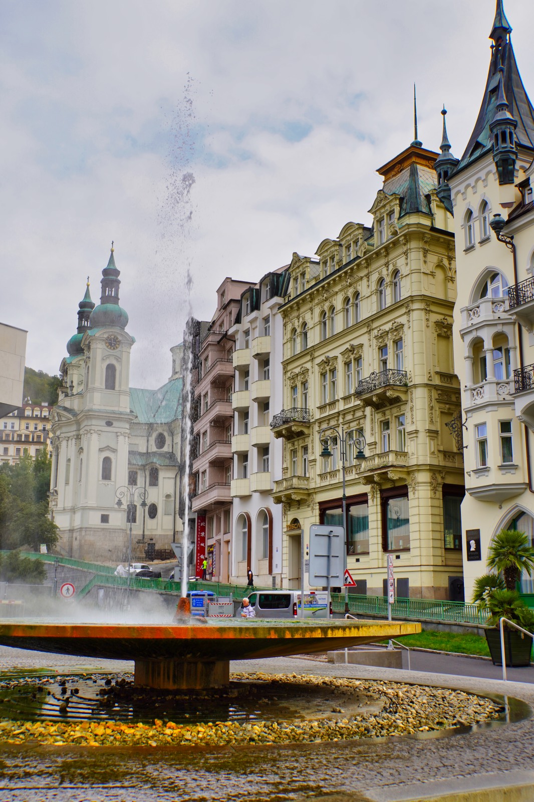 Karlovy Vary drinking cure - the healing hot springs of the city