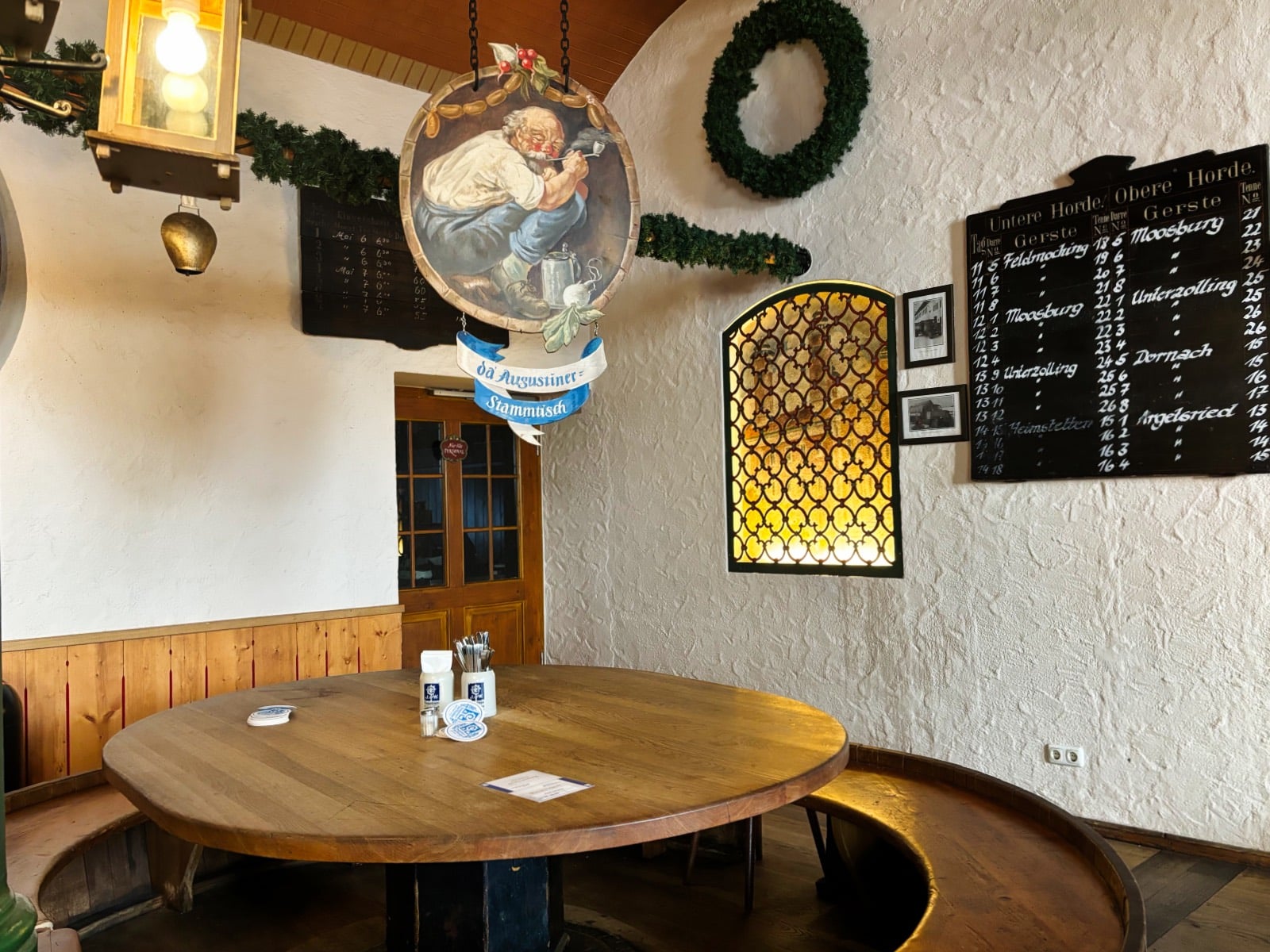 Augustiner Bräustuben: Abendessen in rustikaler Atmosphäre